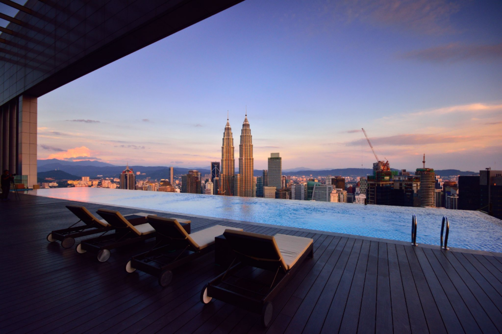 5 Reasons You Need To Get An Infinity Pool For Your Ashburn Home